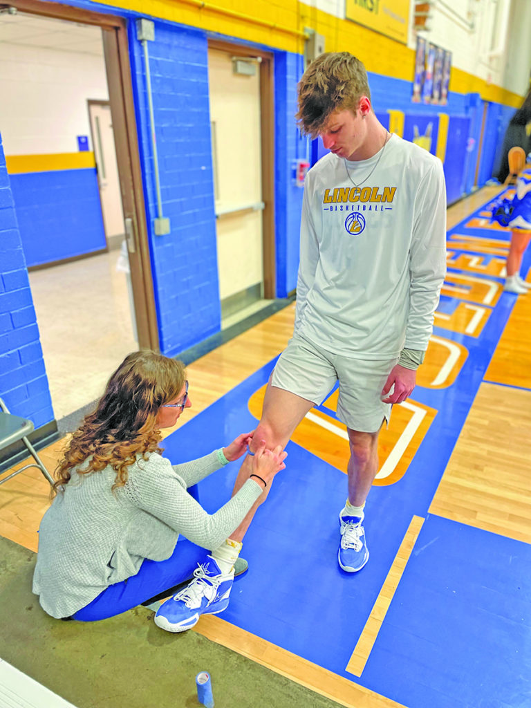 Lincoln’s athletes heal, learn from their trainer - Western Wayne News