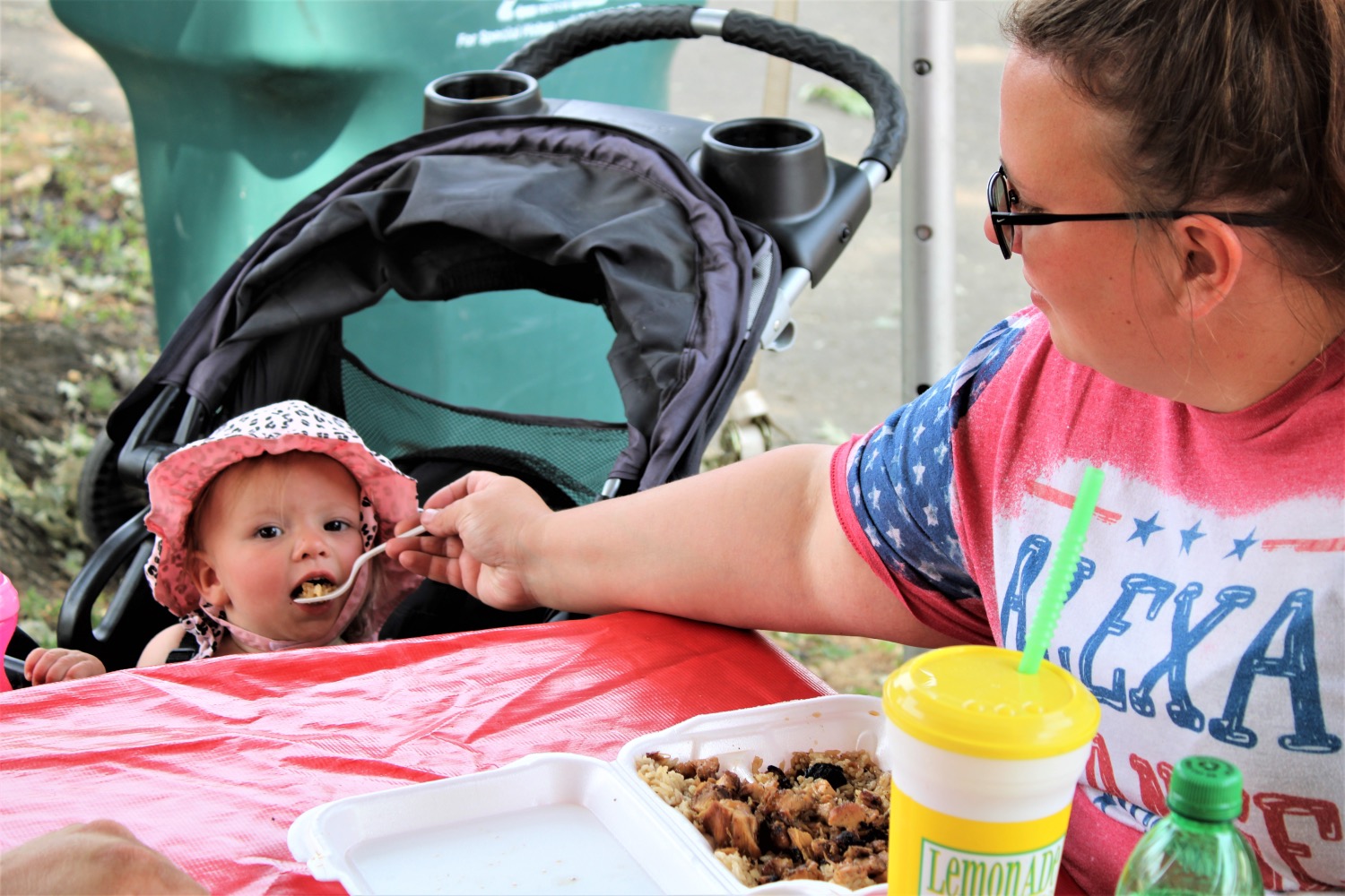 Fans find fun fair food - Western Wayne News