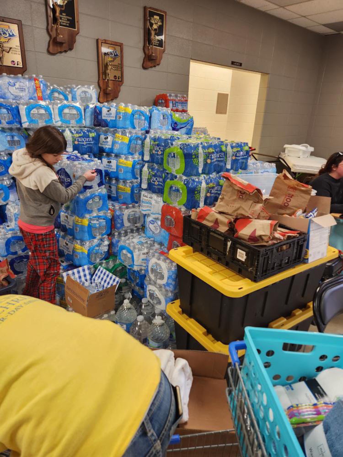 Wayne County comes to tornado victims’ aid - Western Wayne News