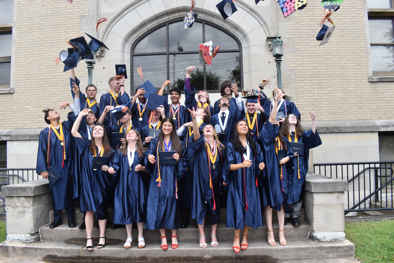 Most local grad rates between 90-100% - Western Wayne News