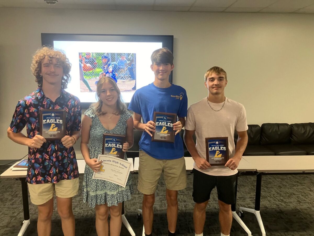 Lincoln presents spring awards - Western Wayne News