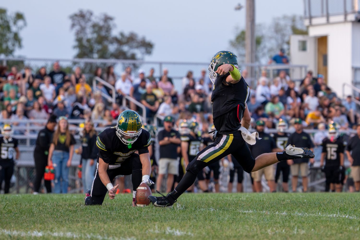 Knight makes 100th PAT - Western Wayne News