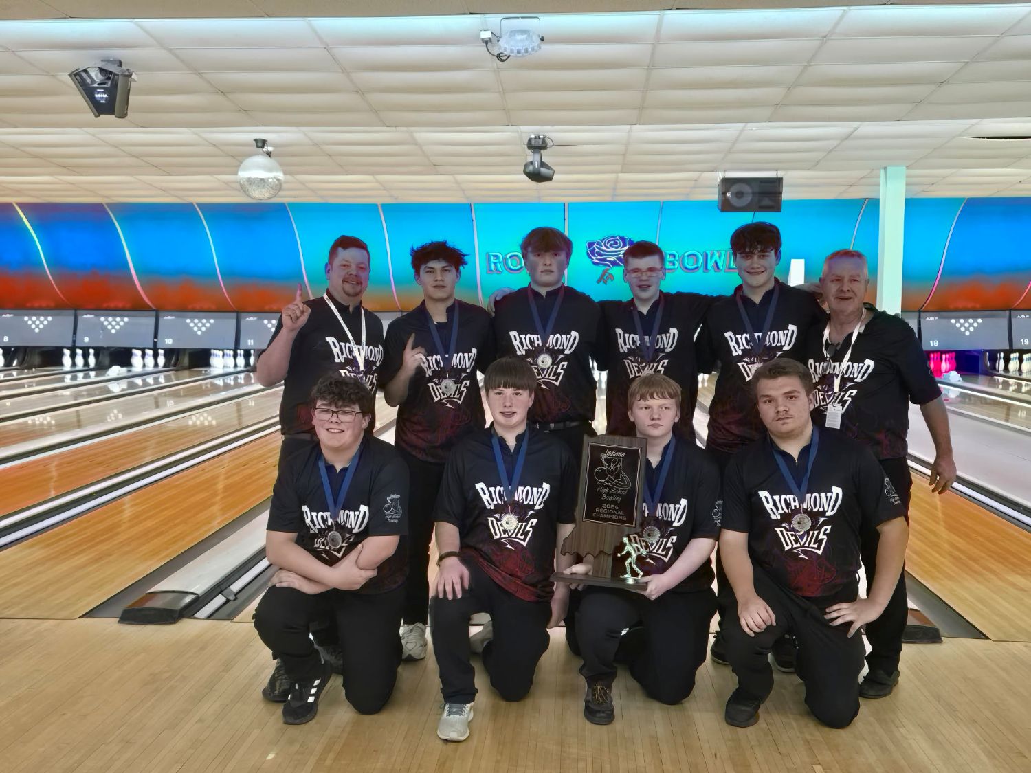 Richmond wins bowling regional - Western Wayne News