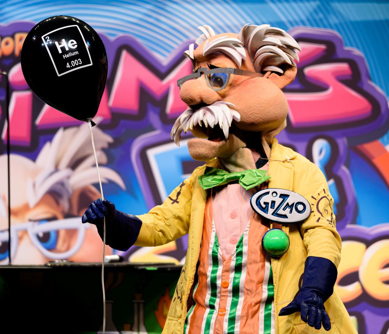 PHOTOS: Gizmo puts on Fun and Science Show - Western Wayne News